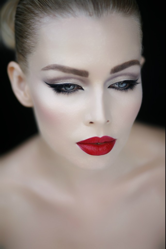 The Power Of Red Lips - Top Dreamer