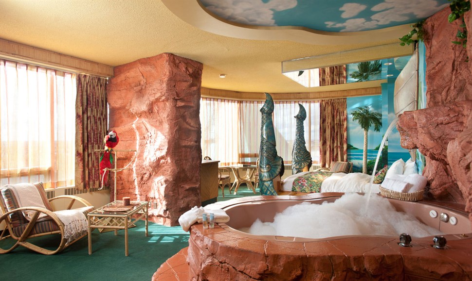 Fantasyland Hotel - Fantasy-Themed Rooms - Top Dreamer