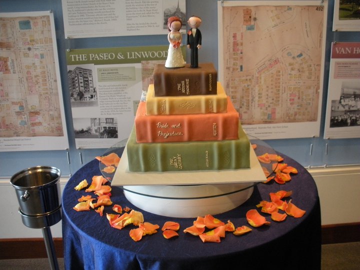 16 Creative Book Cake Designs - Top Dreamer