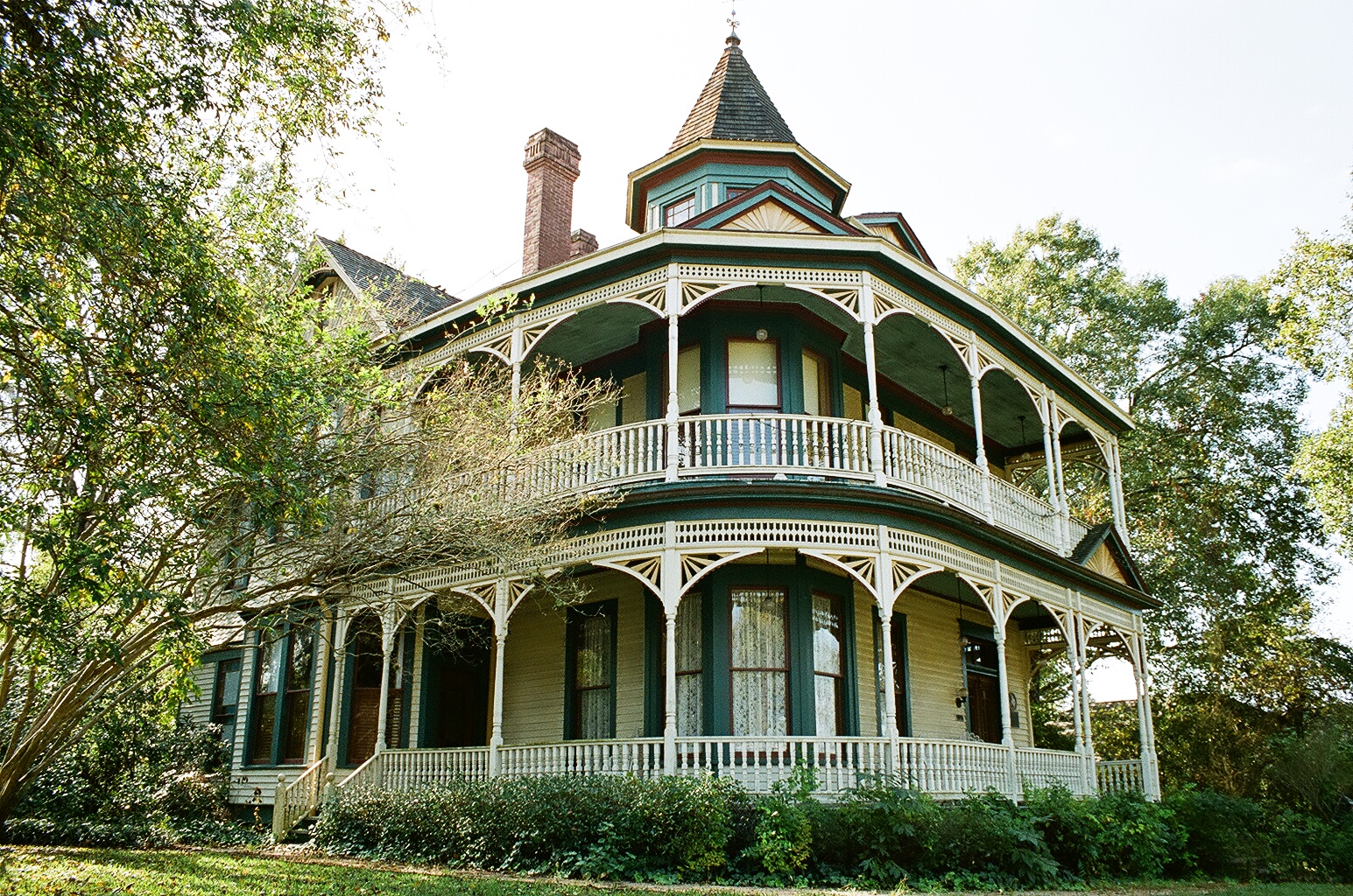 16 Beautiful Victorian House Designs - Top Dreamer