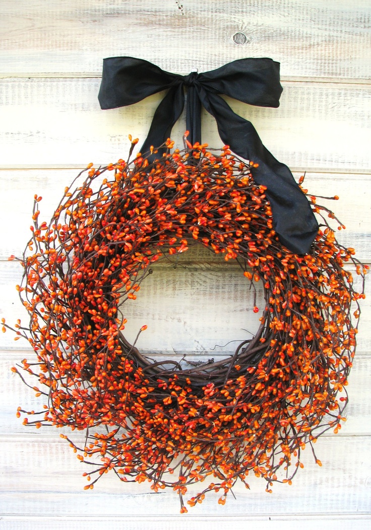Super Spooky Halloween Wreaths That Will Scare Your Guests - Top Dreamer
