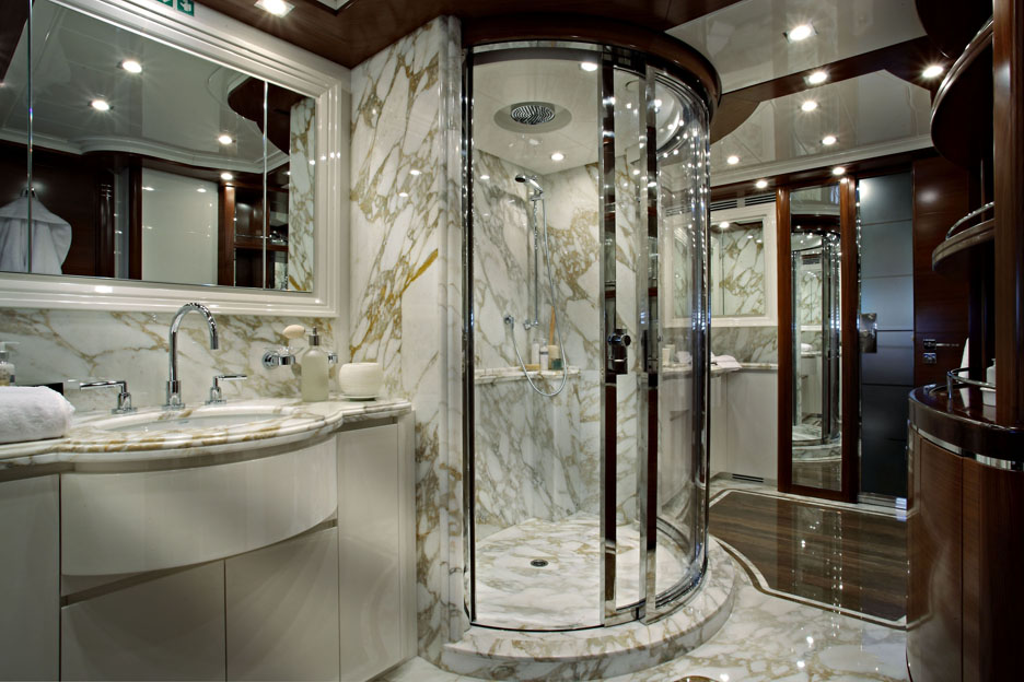 Luxury Bathrooms With Walk-In Showers You Need To See - Top Dreamer