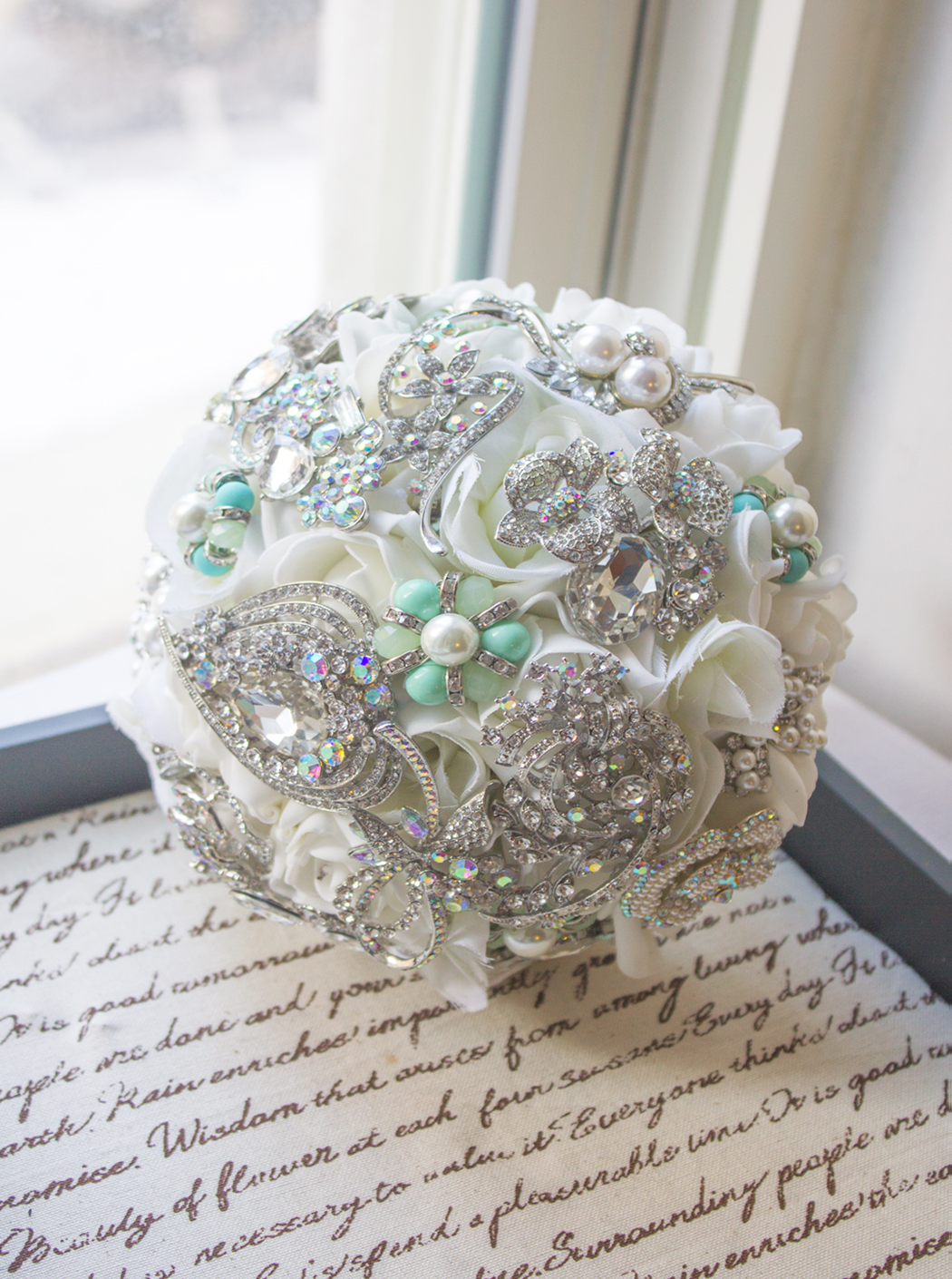 20 Wonderful Wedding Brooch Bouquets That Steal The Show - Top Dreamer
