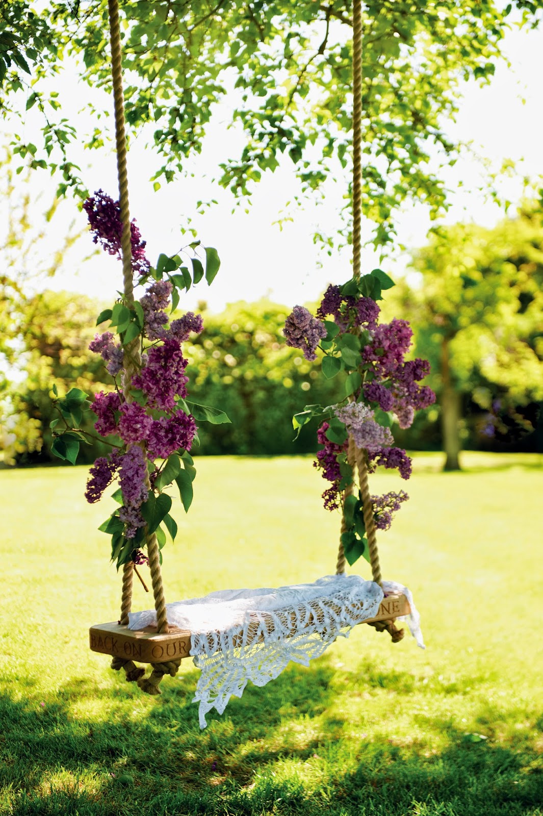 Flower Swing Decorations For The Most Romantic Garden Party - Top Dreamer